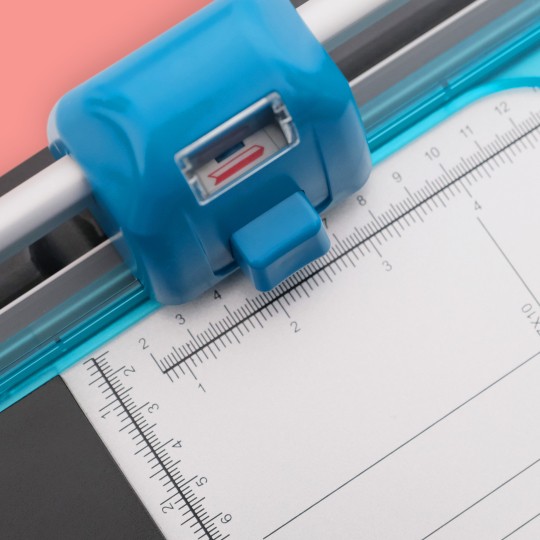 Avery A3 4-in-1 Paper Trimmer - Craft & Office Cutter with Straight ...